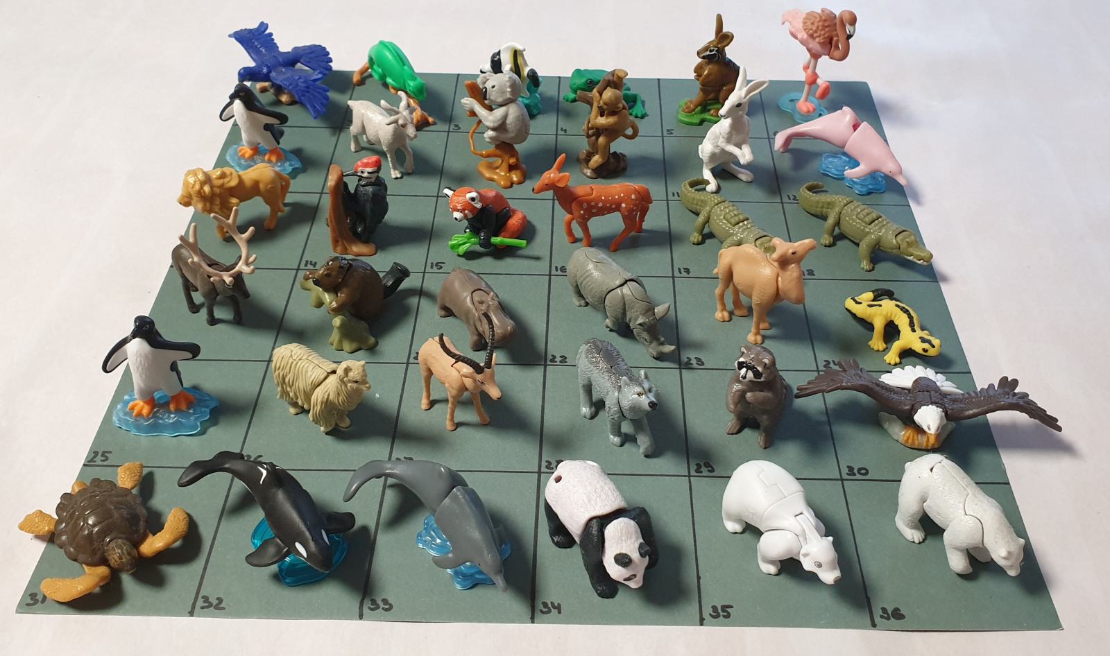 Kinder figurice Natoons