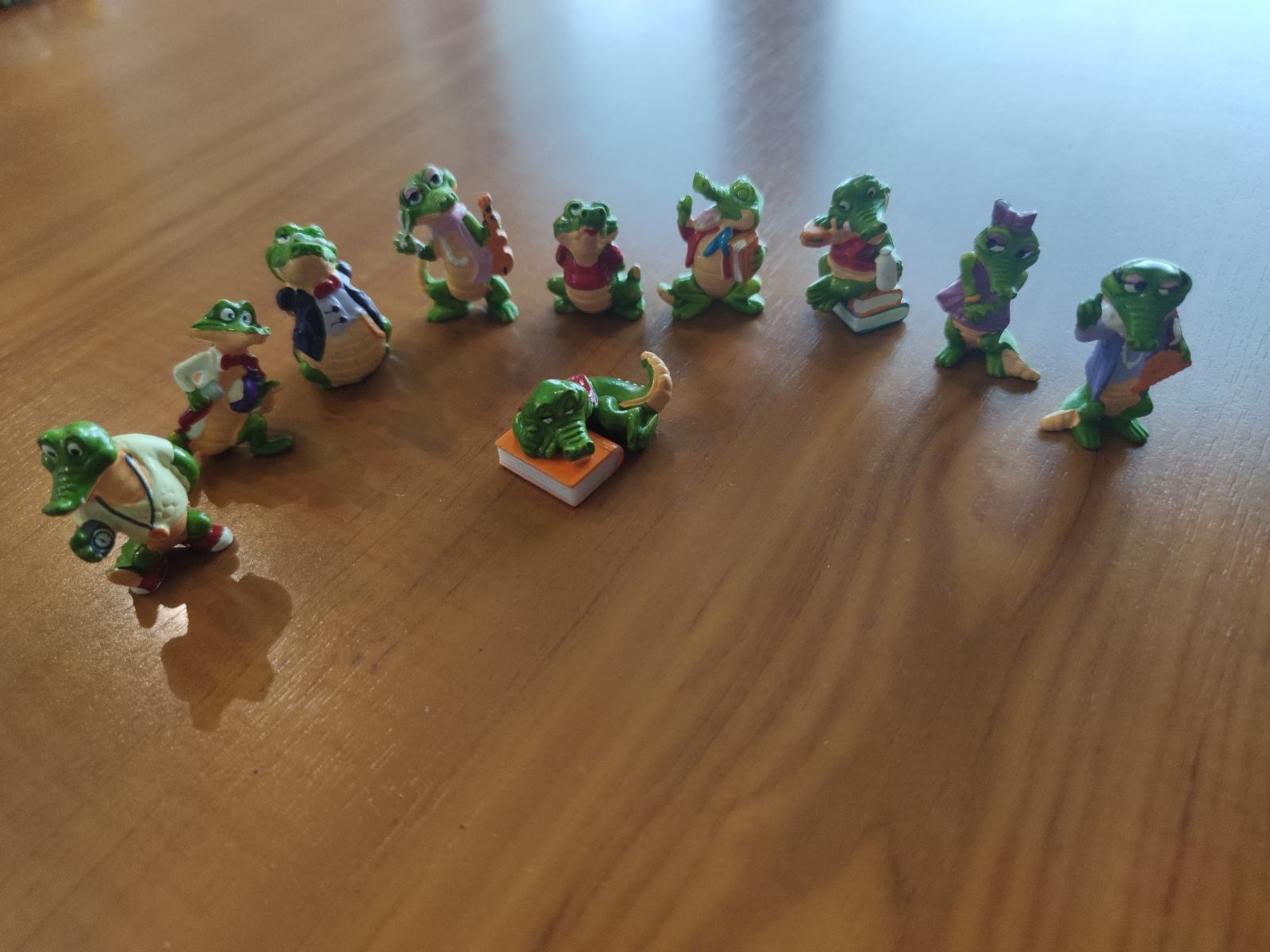 Kinder figurice