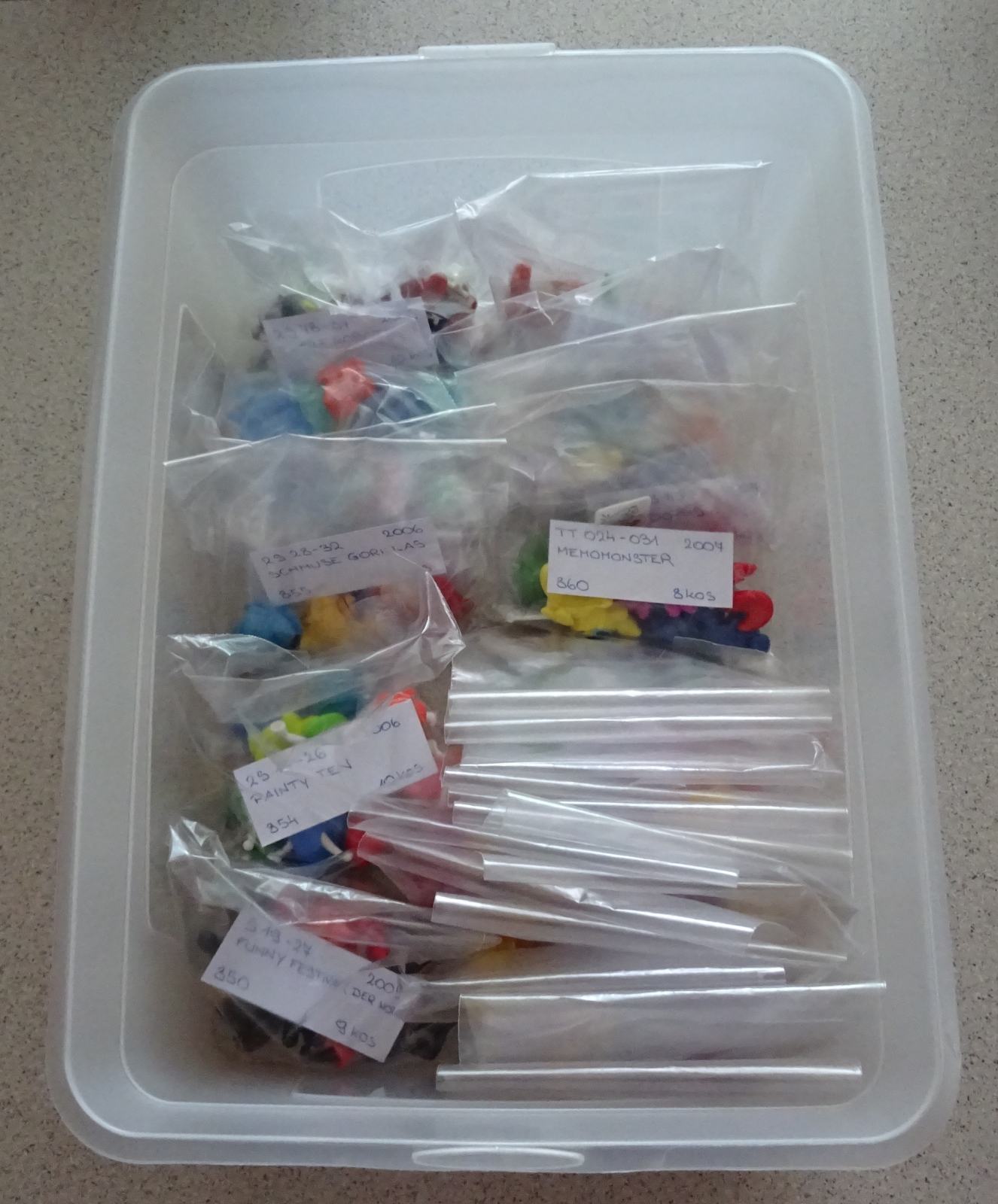 Kinder figurice - sortirano po katalogu in mešano (možna menjava)