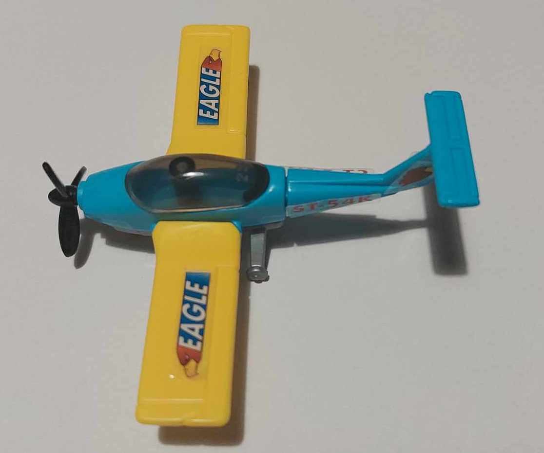 KINDER SURPRISE FIGURICA LETALO