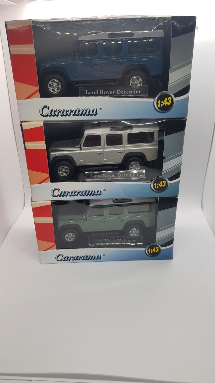 Land Rover - DEFENDER - 1:43 (Cararama)