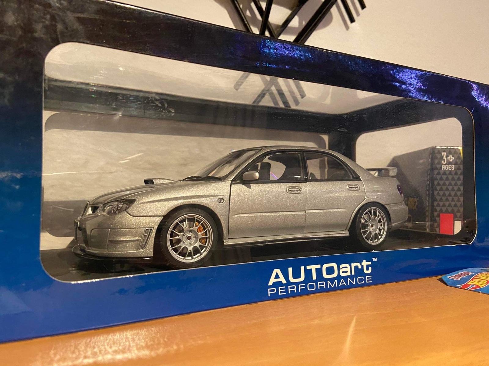 Subaru impreza wrx sti 1/18 Autoart