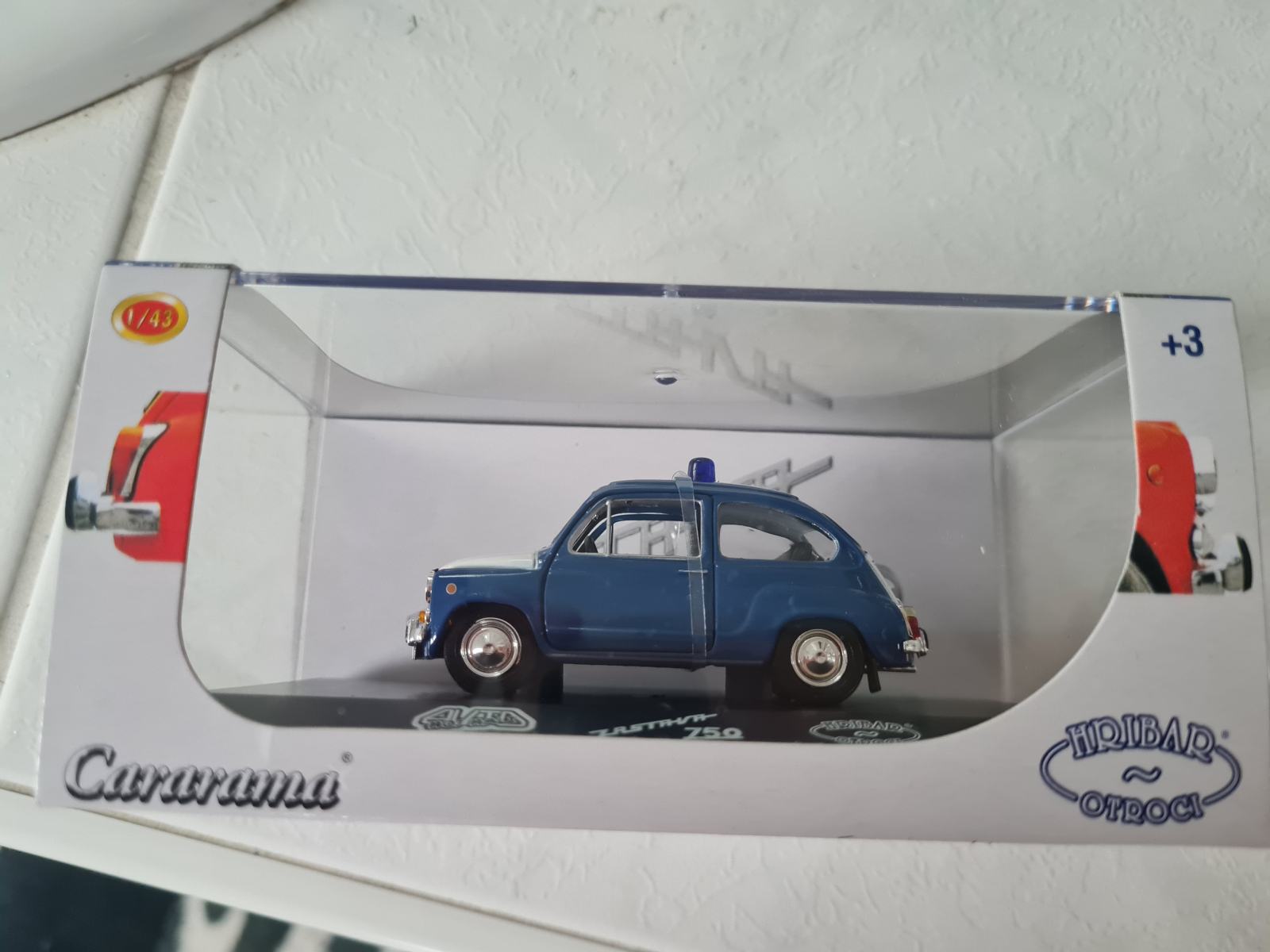 ZBIRATELJSKI RETRO AVTOMOBILČKI ZASTAVA 750 LEGENDARNI FIČO