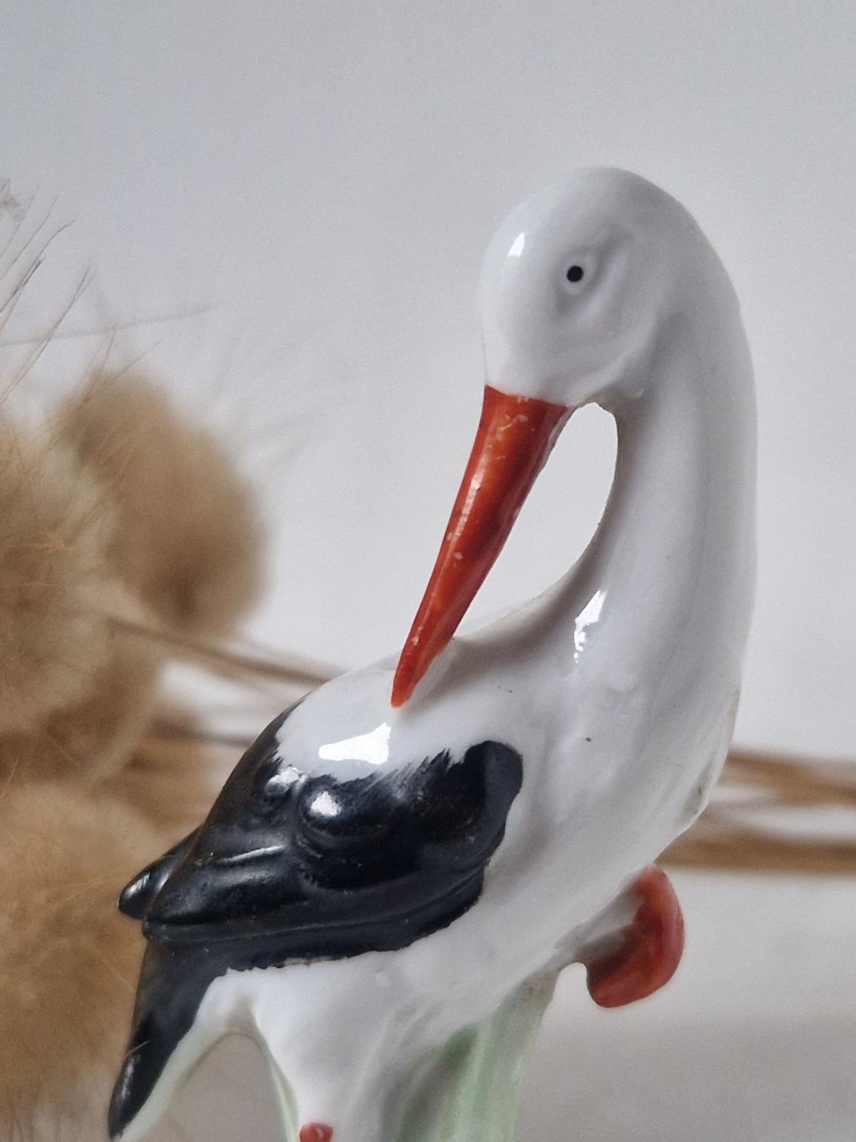 Figura štorklje iz porcelana z oznako