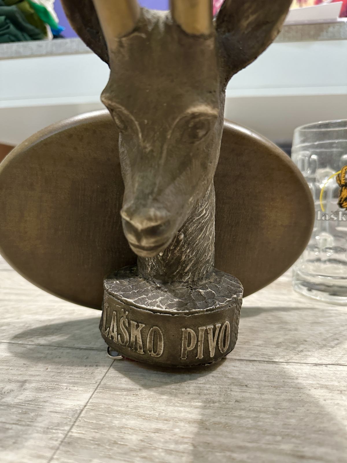 LAŠKO kip, skulptura, maskota