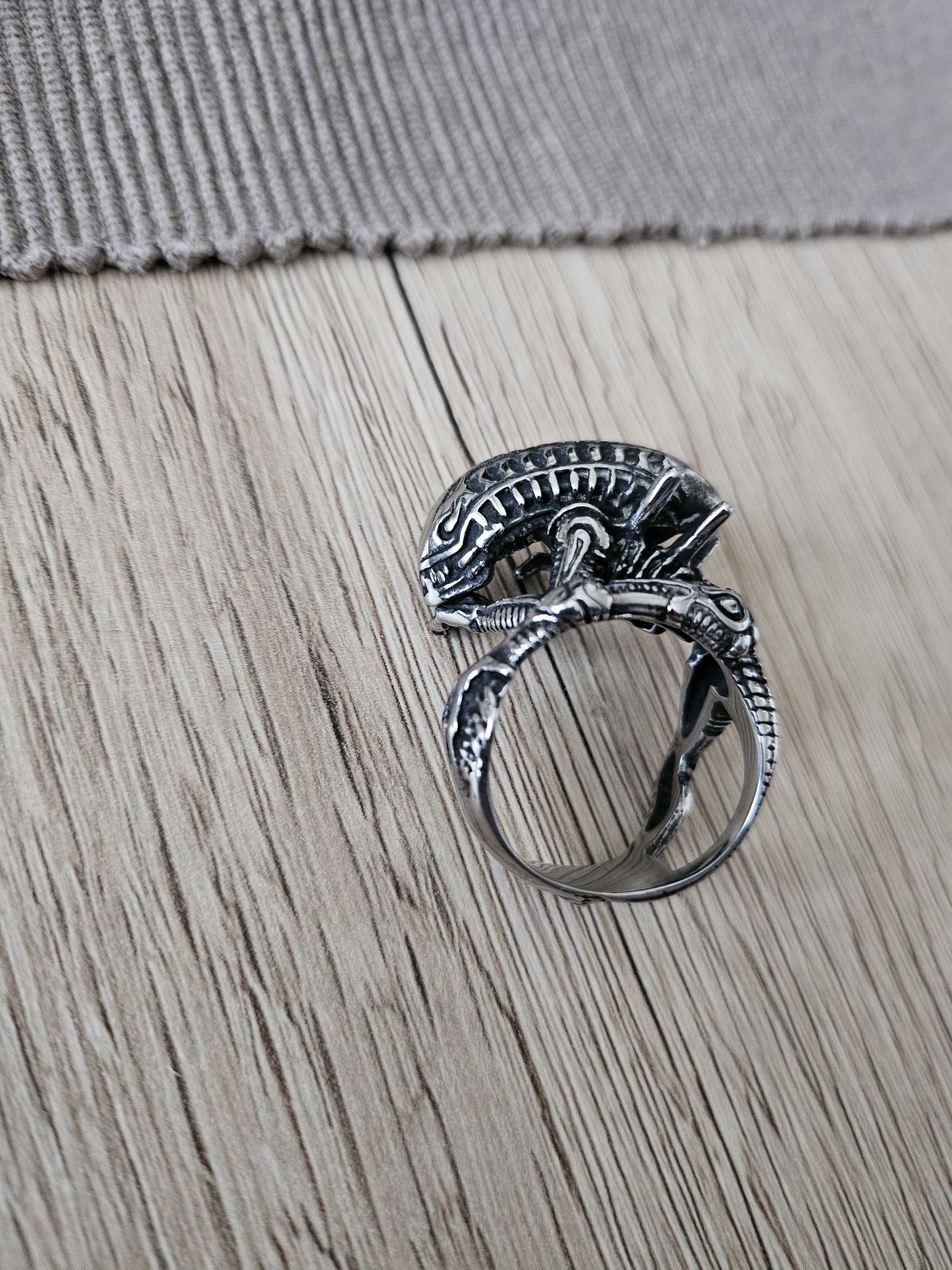 Prstan Punk Alien Predator