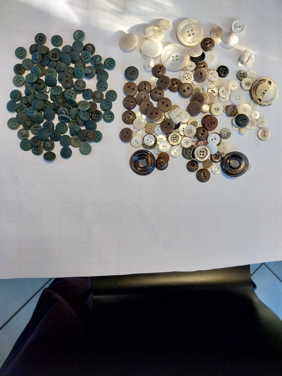 Stari gumbi razno biserna matica