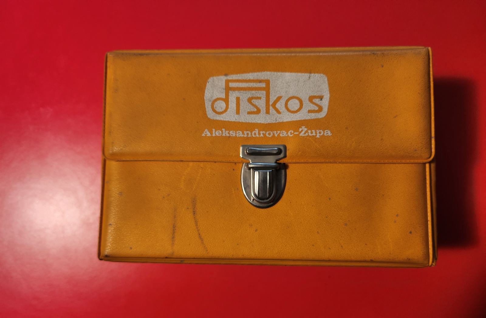 VINTAGE KOVČEK,ŠKATLICA ZA SHRANJEVANJE KASET - DISKOS,JUGOSLAVIJA