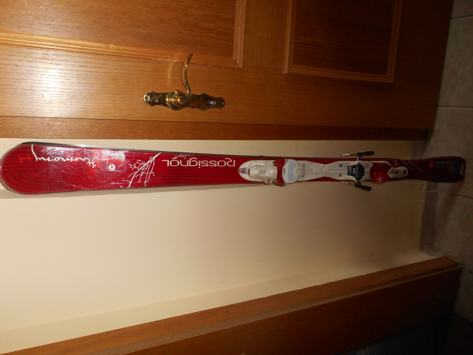 Prodam ženske smuči Rossignol z vezmi, 146 cm