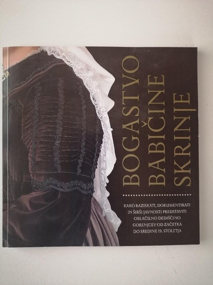 BOGASTVO BABIČINE SKRINJE, OBLAČILNA DEDIŠČINA GORENJSKE