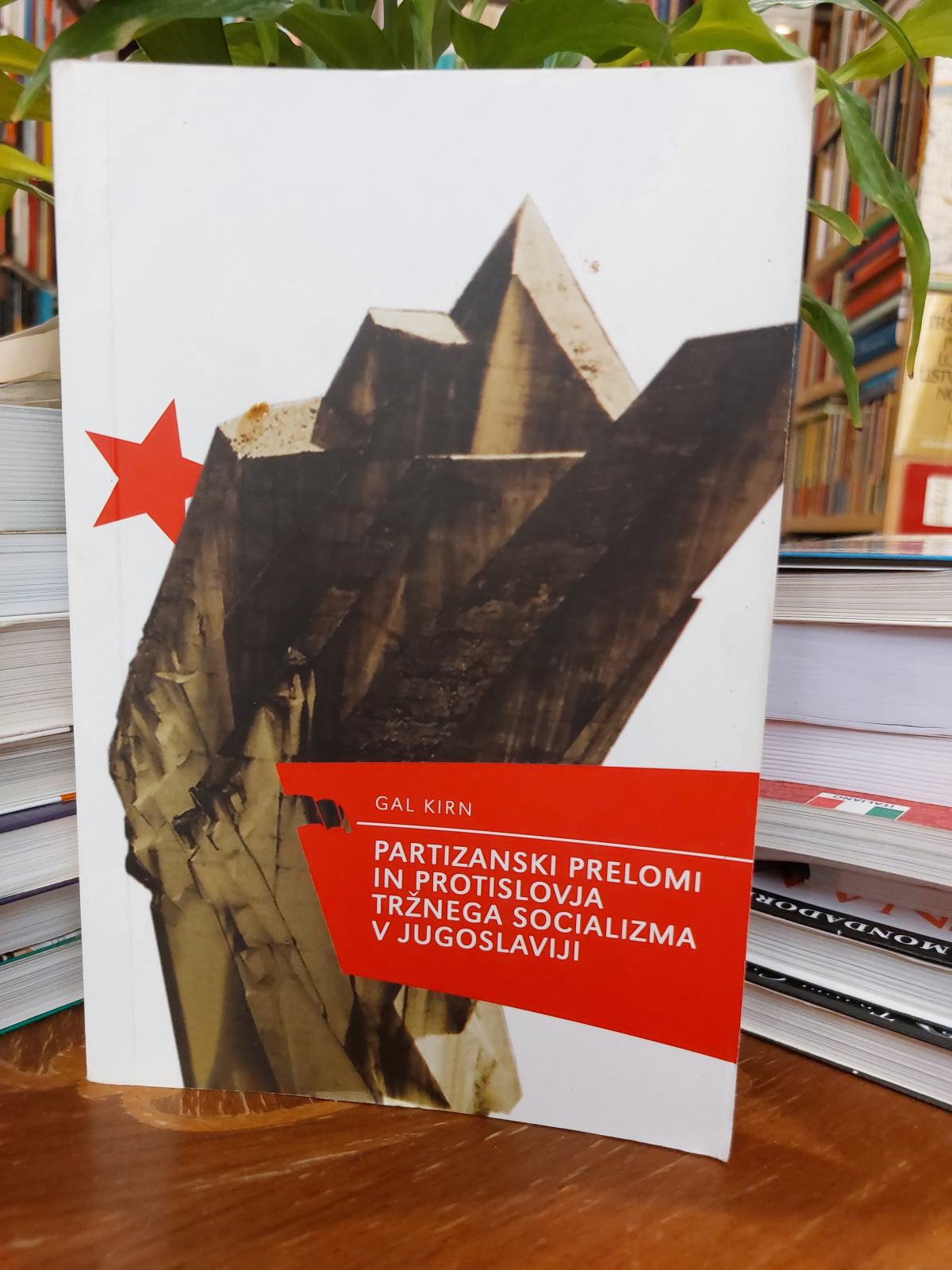 PARTIZANSKI PRELOMI IN PROTISLOVJA TRŽNEGA SOCIALIZMA V JUGOSLAVIJI