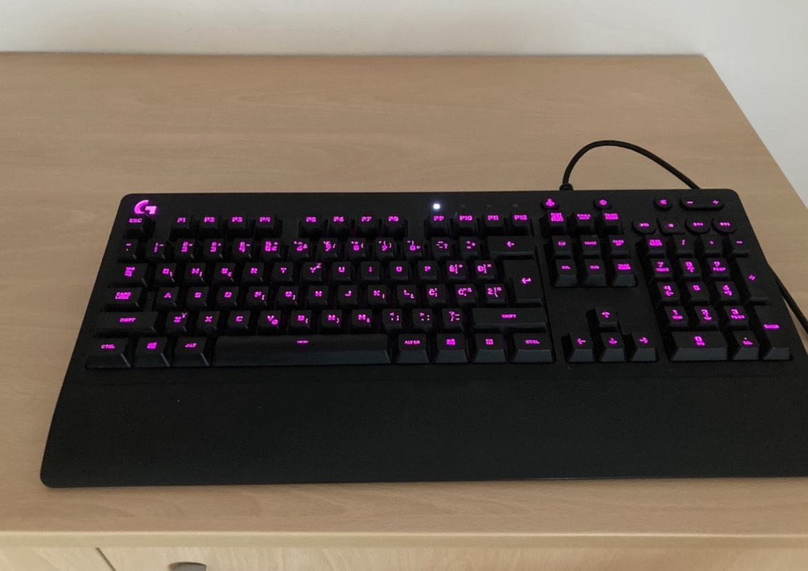 Logitech G213 tipkovnica