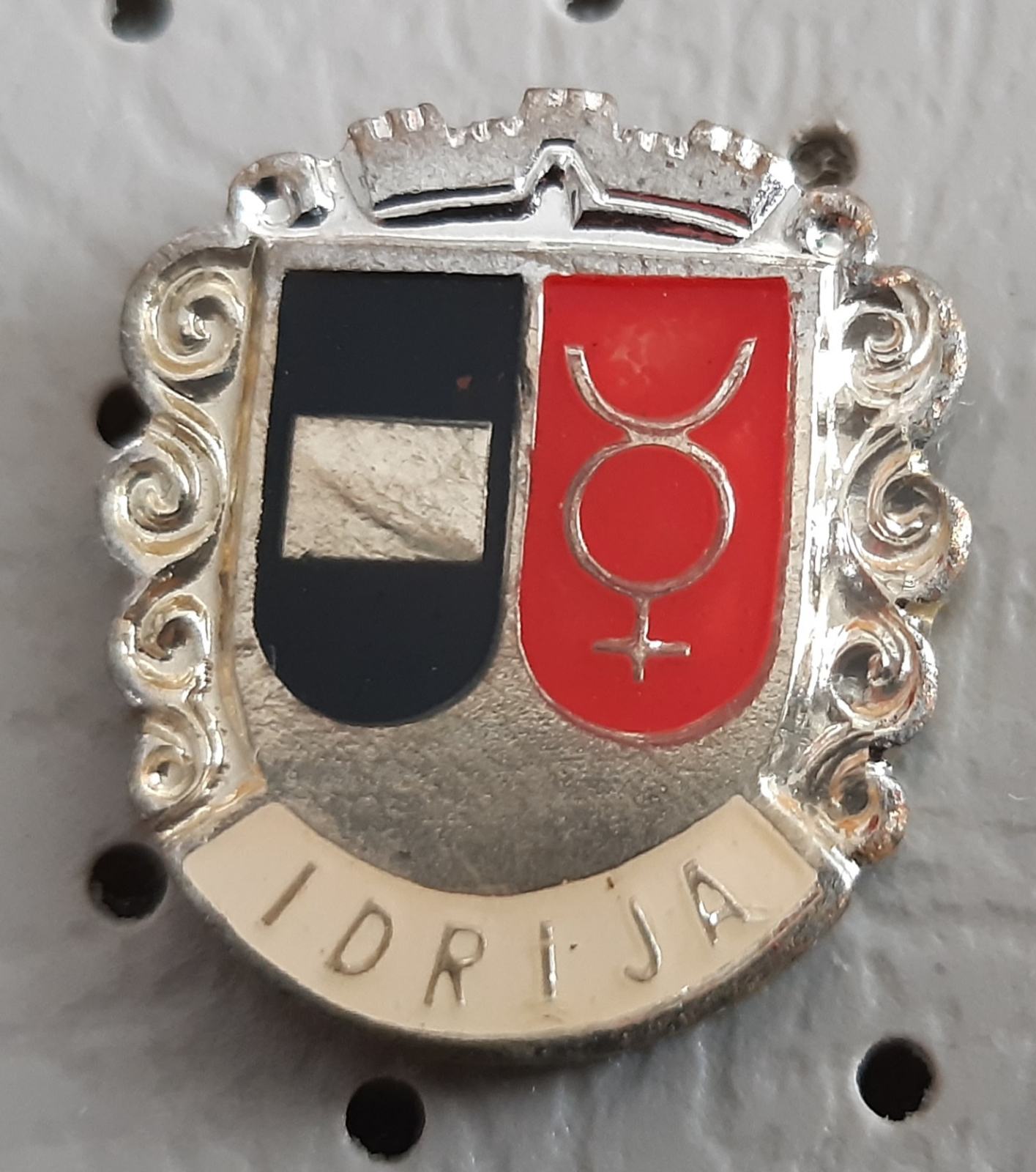 Značka IDRIJA grb slovenska mesta III.