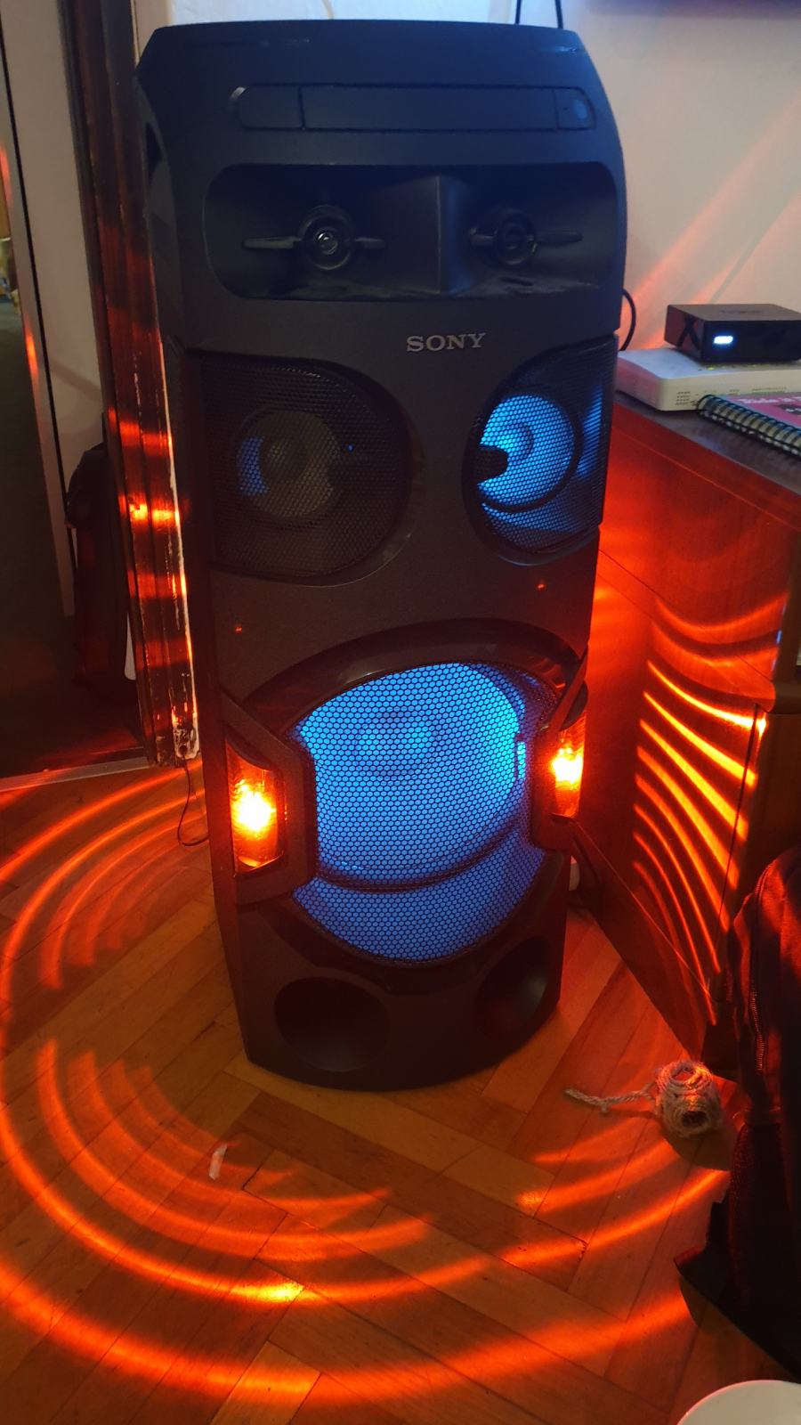 VISOKOZMOGLJIV ZVOČNI SISTEM SONY MHC-V71D